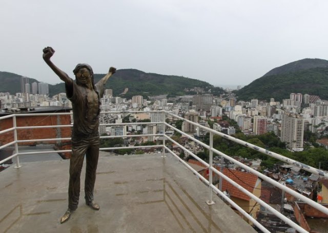 The 10 Amazing Statues of Michael Jackson Around the world
