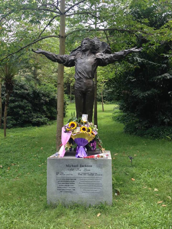 The 10 Amazing Statues of Michael Jackson Around the world