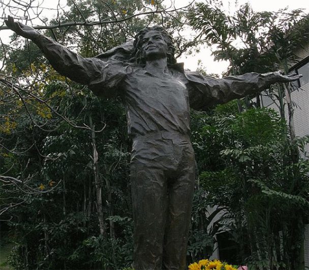 The 10 Amazing Statues of Michael Jackson Around the world